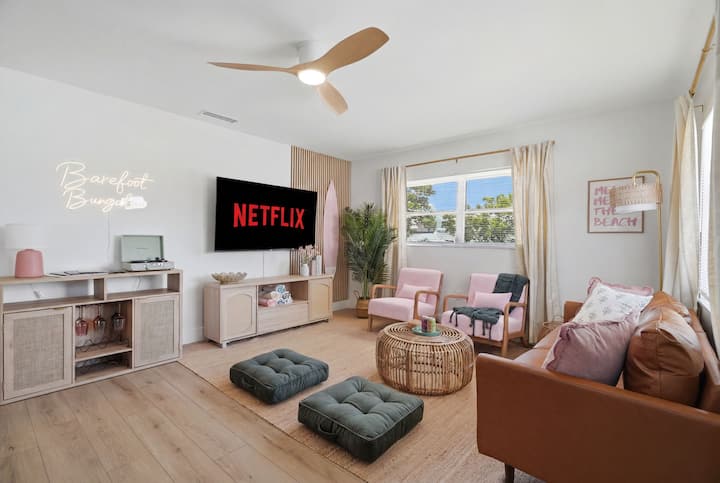 Barefoot Bungalow 2 | Walk To Downtown Sarasota - Sarasota, FL
