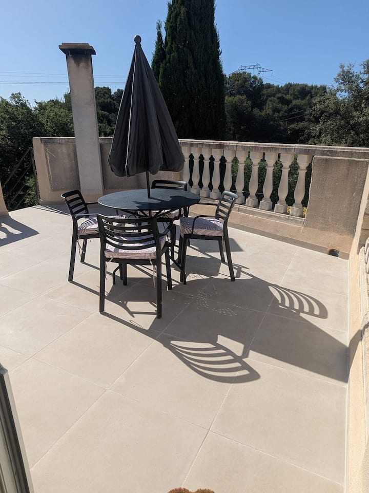Beau Et Paisible Haut De Villa T2 +Grande Terrasse - Istres