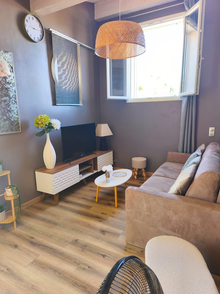 Beau Et Paisible Haut De Villa T2 +Grande Terrasse - Istres