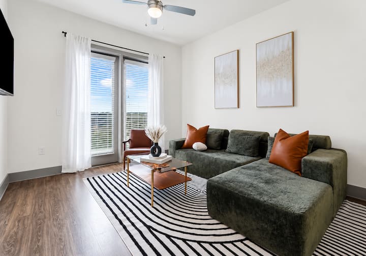 The Monarch | Premium Resort-style Retreat - Georgetown, TX