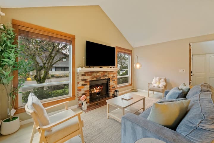 Elegant 3br Home | Foosball • Backyard @Bellevue - Bellevue, WA