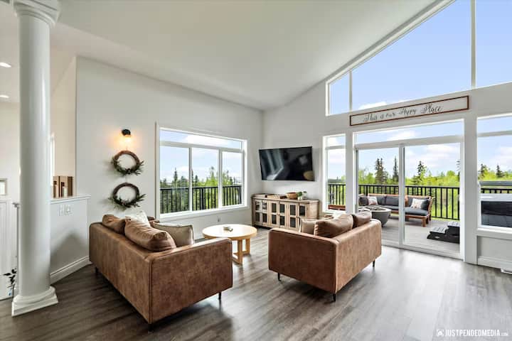 Spacious Mountain Escape  Hot Tub & Views - Long Lake, Anchorage