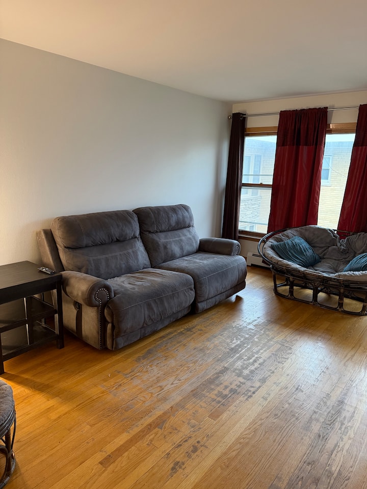 Modern 2br Near O’hare & Blue Line! - Evanston, IL