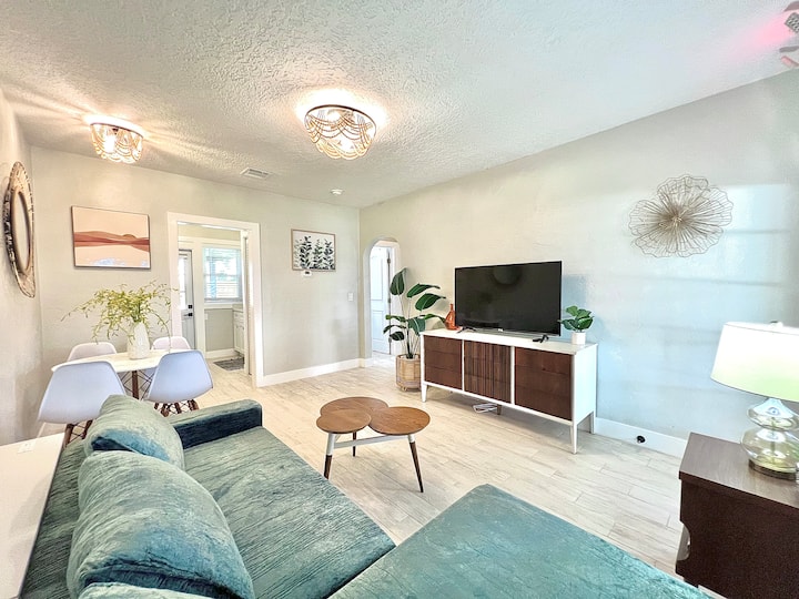 Coastal Cottage 235 | Walk To Beach King Bed - Cocoa Beach, FL