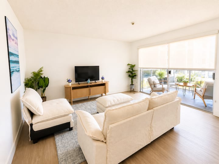 Luxury Marina Retreat W/ Pool & Parking - Manhattan Beach, CA