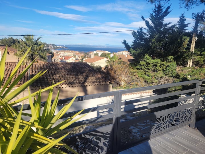 Studio Avec Terasse Calme Avec Parking Privatif - Martigues