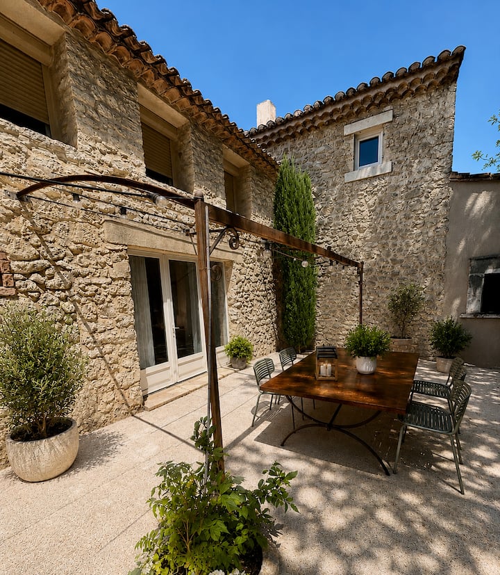 Gîte Dans Mas Provençal Avec Extérieur - Vaucluse