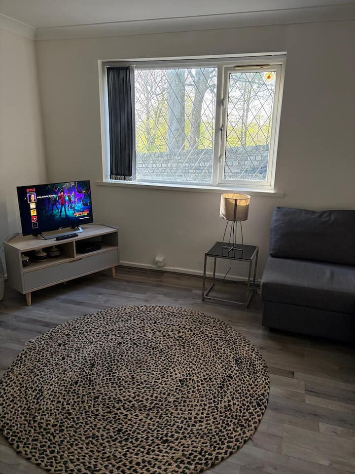 Contractor Park View Apartment | Private Parking - Salts Mill