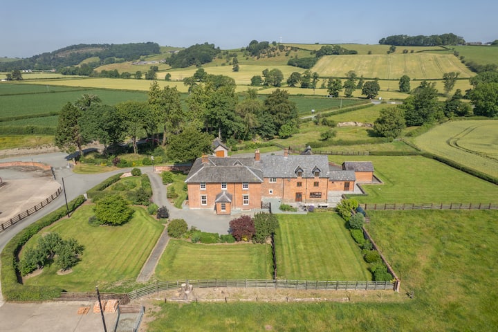 Glanmiheli Farmhouse & Barn | Sleeps Up To 28! - Kerry
