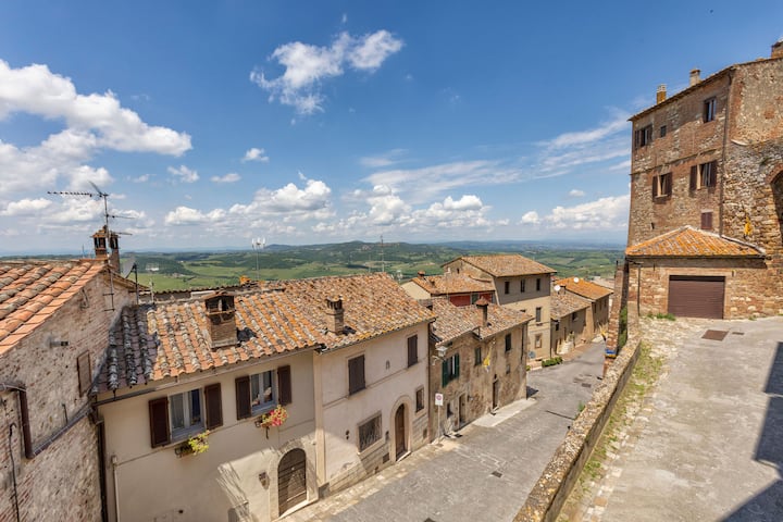 Authentic Old-town Home · Rooftop & Hill Views - Montepulciano