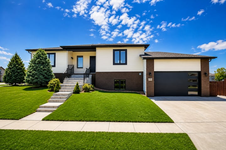 Upscale Fully Furnished Home  - 90+ Day Stays - Lincoln, NE