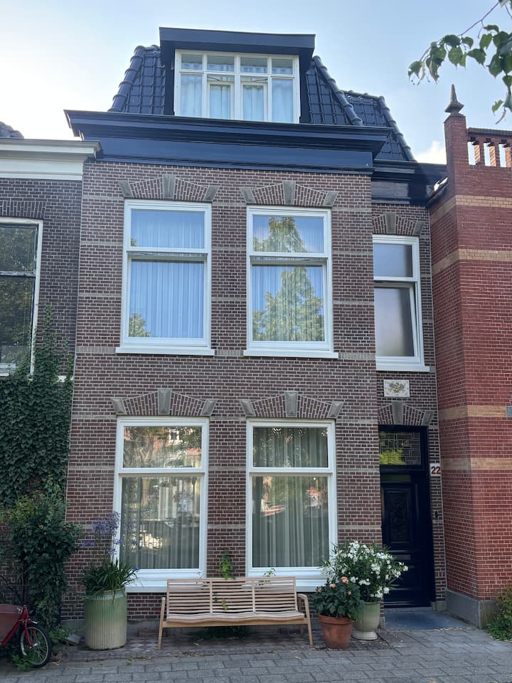 Haarlemmer Suite, Leiden - Leiden