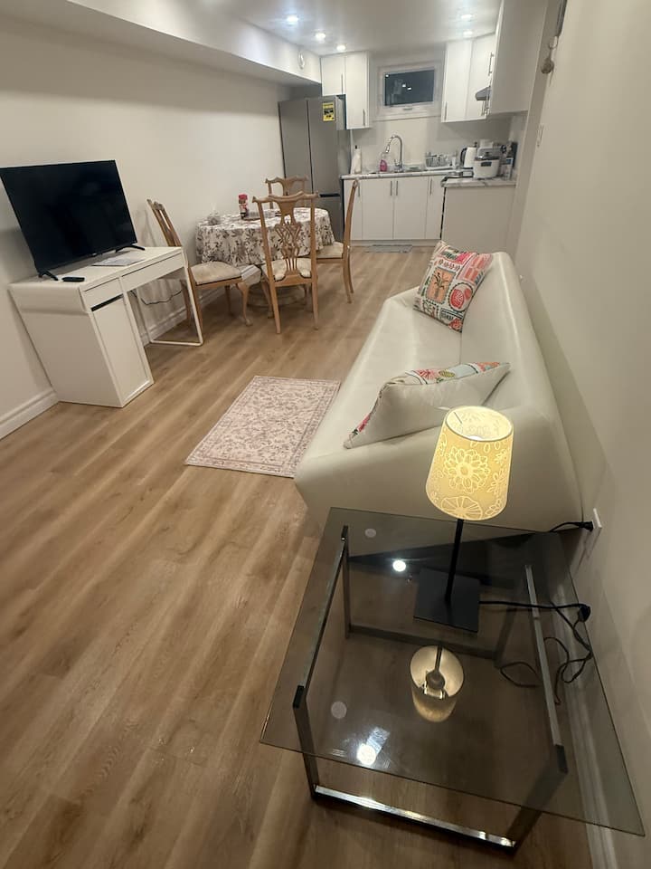 Cozy 2 Bedrooms Basement Near Yonge & Hwy 7 - Ontario