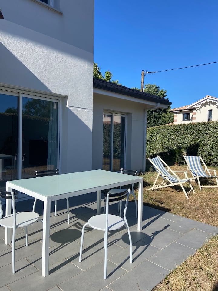 Maison Lumineuse Avec Jardin, à 2 Pas Du Bassin - Audenge