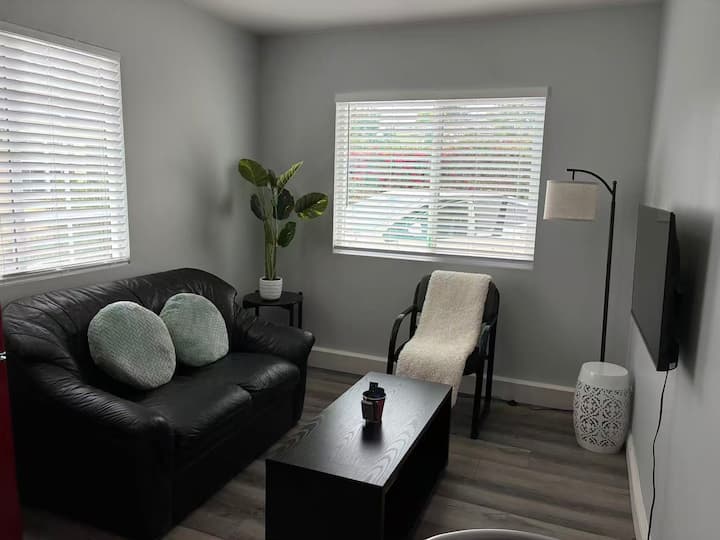 Cozy Comfortable 1b1b /Near Pasadena/ Free Parking - Pasadena, CA