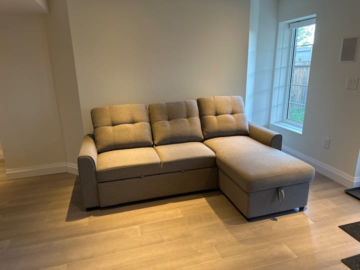 Separate Walkout One Bedroom Basement Apartment - Burlington