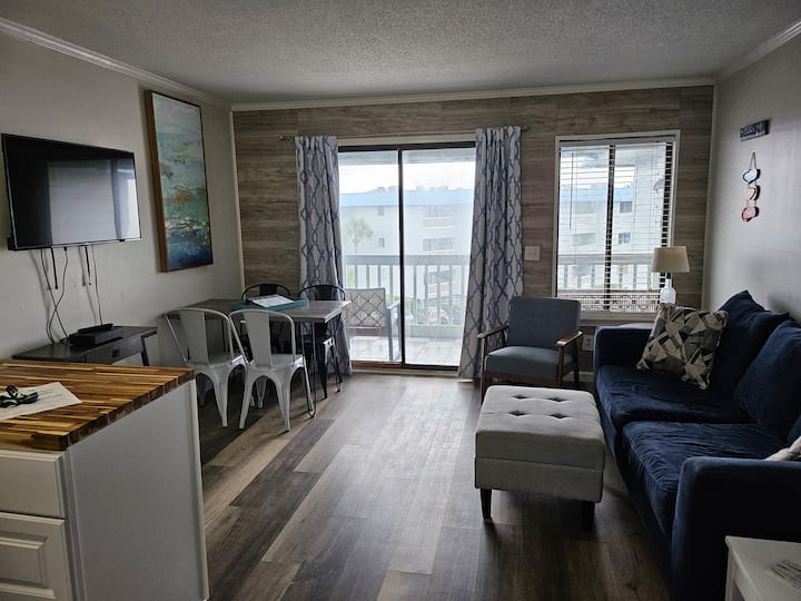 Beach And Pool View Condo, Top Floor Elevator Bld. - Tybee Island, GA