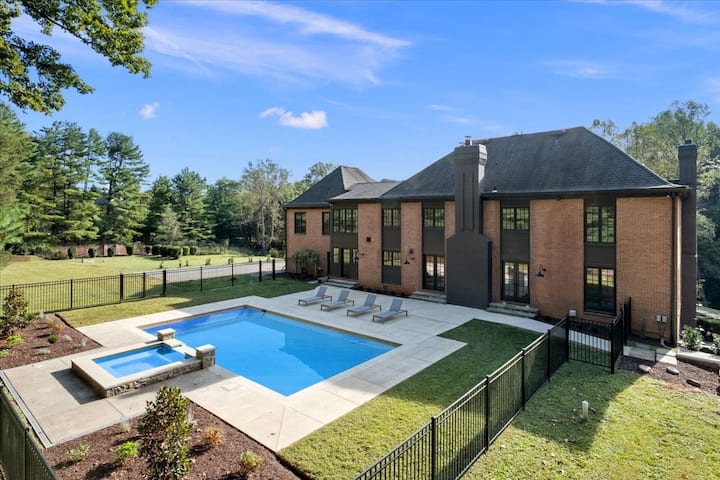 Escape To Elevated Living - Great Falls, VA