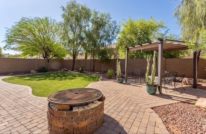 Modern Verrado Retreat King Suit Sleeps 10 - Buckeye, AZ