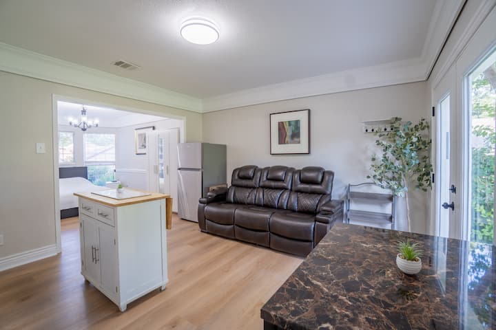Bright Private Suite · Mins To Dfw Airport - Grapevine, TX