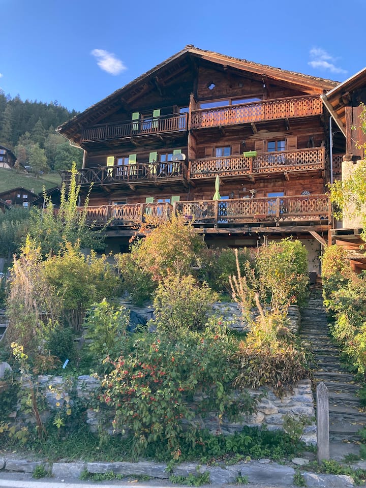 Duplex Dans Village Authentique, Gîte De Groupe - Martigny