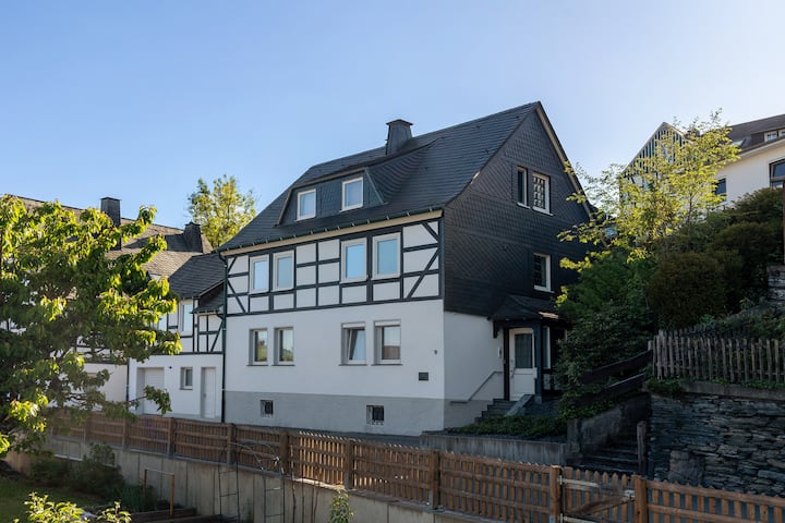 Ferienwohnung Am Hügel - Schmallenberg