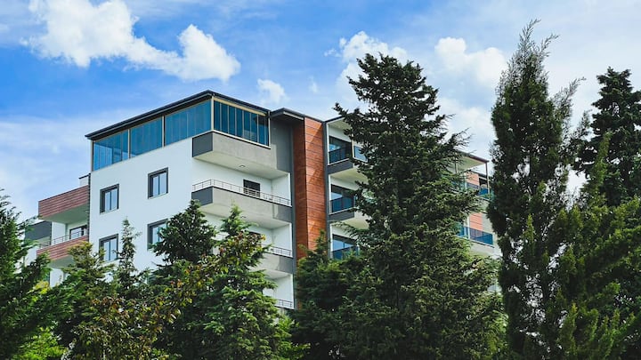 ŞEhir Merkezinde Dağ Manzaralı Havuzlu 3+1 Daire - Trabzon