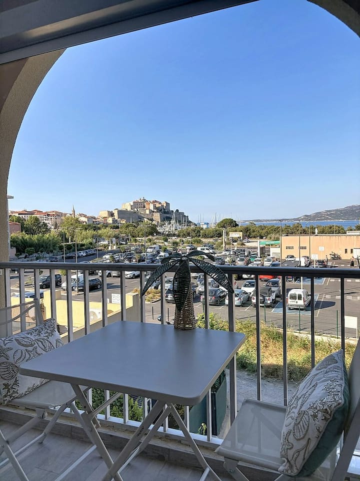 Studio Climatisé Avec Terrasse - Plage à Pied. - Calvi