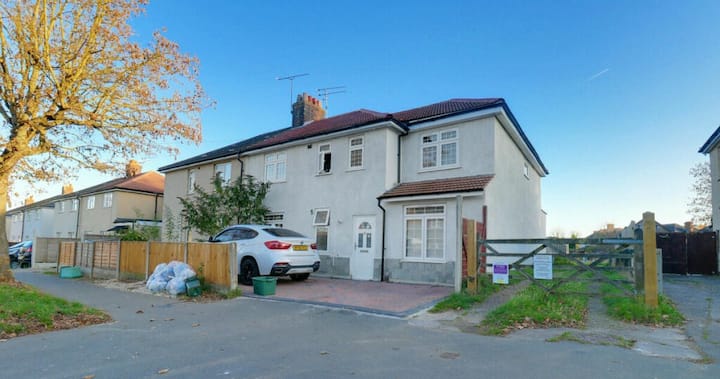 7 Bedrooms Home | Parking | Garden - Chelmsford