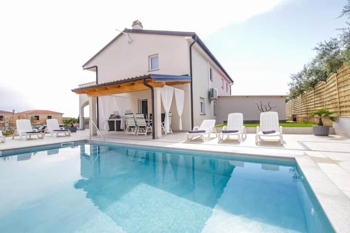 Villa Silver Novigrad With Private Pool - Novigrad