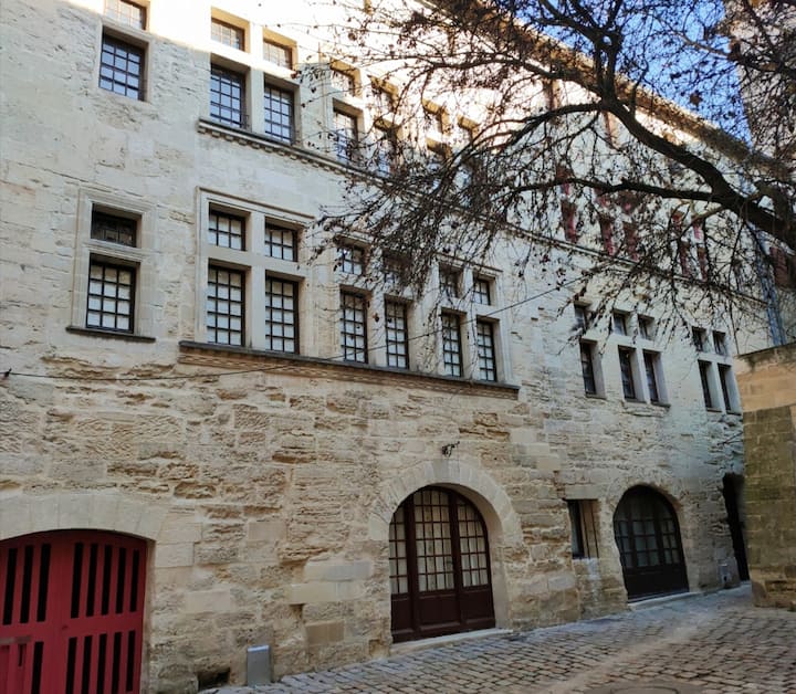 2 Pièces Lumineux Au Cœur Du Secteur  Sauvegardé - Uzès
