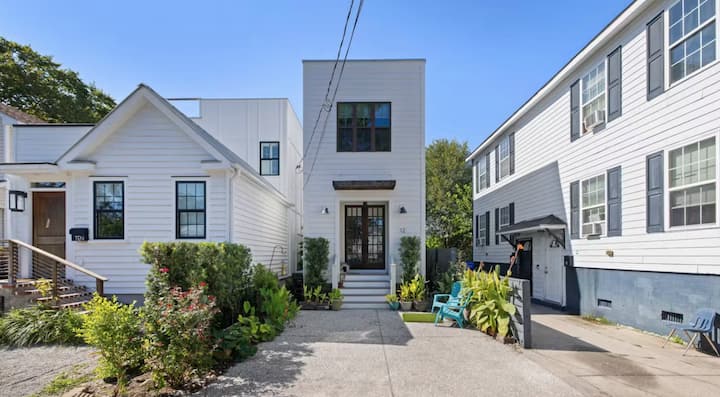 Bright Downtown Home | Ideal Long Stays - Charleston, SC