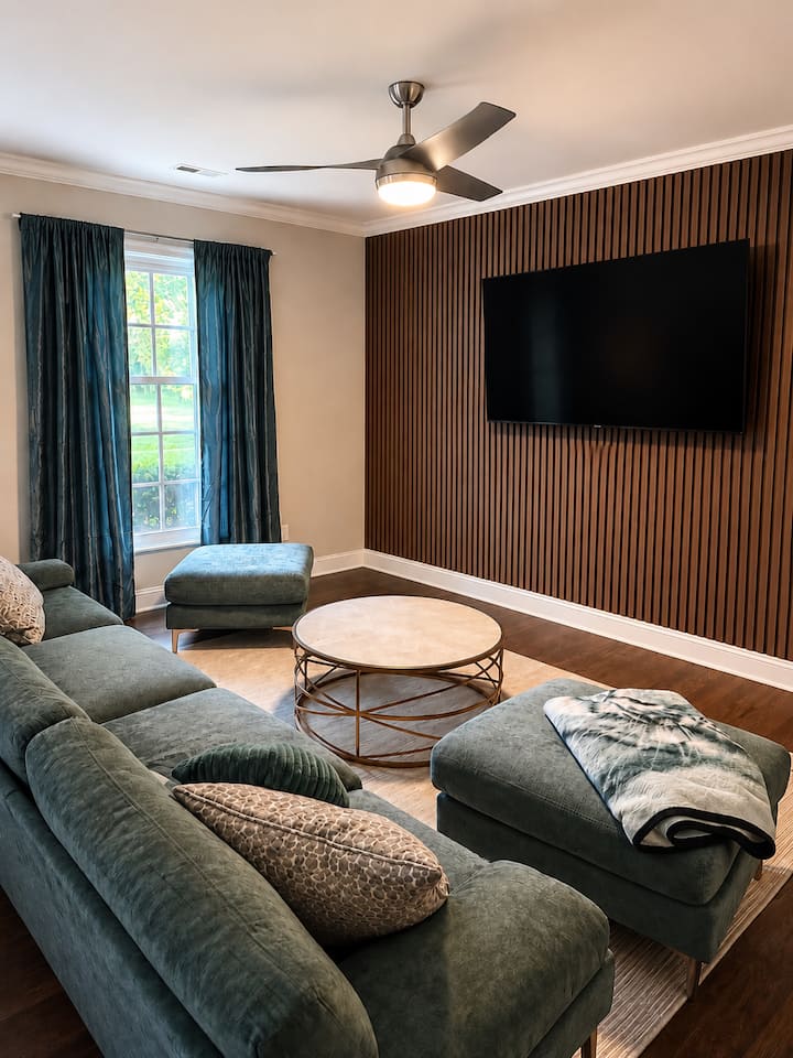 Golf Course Retreat I Geist + Ruoff I Sleeps 6 - Fishers, IN