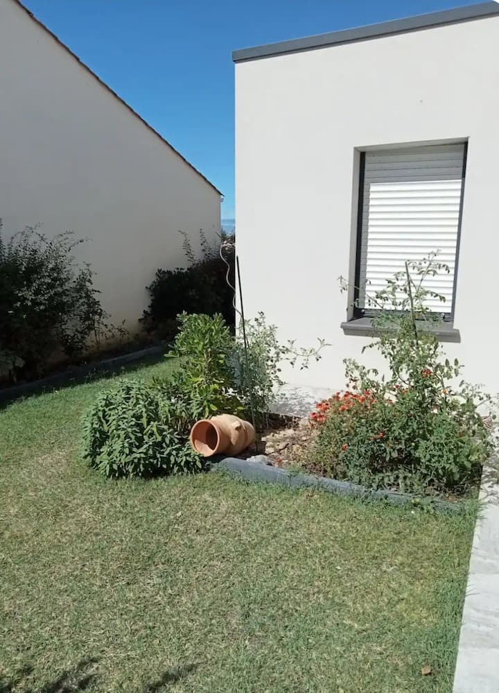 Tente, Lit De Camp Dans Mon Jardin Petit Déj Inclu - Givrand