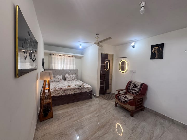 Welcome To Cozy Pent House - Bangalore