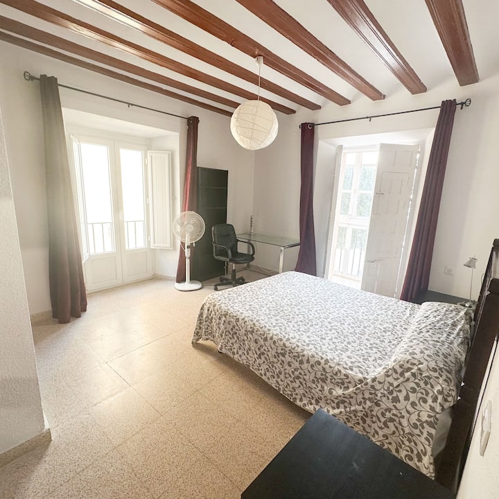 Amplio Apartamento Con 5 Habitaciones Y 3 Baños - Cadix