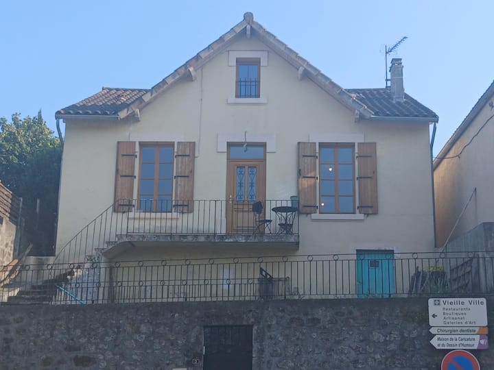 Maison De Village Avec Cour Extérieure - Joyeuse