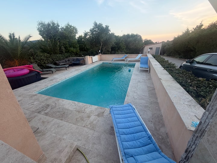 Gîte Dans Le Var - 4 Personnes Avec Piscine - Les Arcs