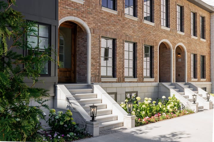 Luxury Waterfront Home Downtown Traverse City - Traverse City, MI