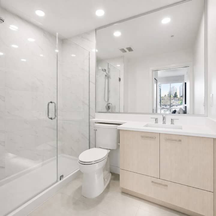 Stylish 2br Apartment In Burnaby! - Cypress Mountain