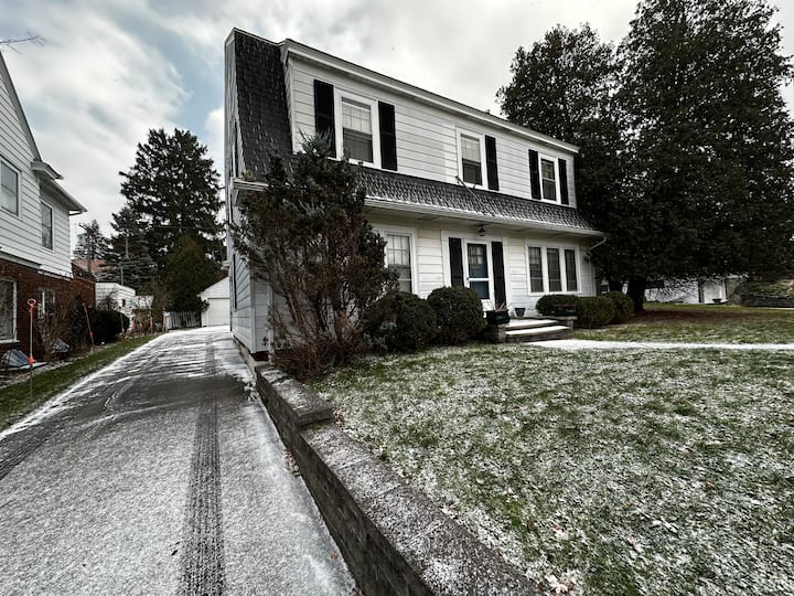 Enormous Luxury Estate In Clean, Quiet Syracuse - Syracuse, NY