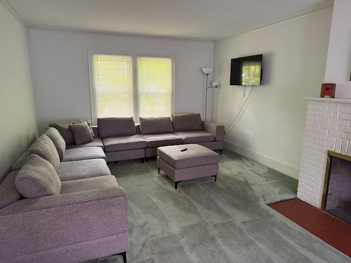 Enormous Convenient Home In Clean, Quiet Syracuse - Syracuse, NY
