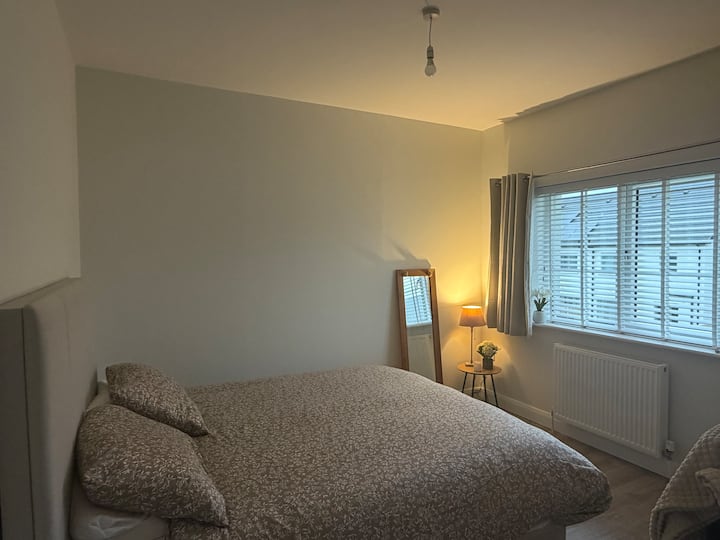 Room Available In Heart Of Castletroy - Limerick