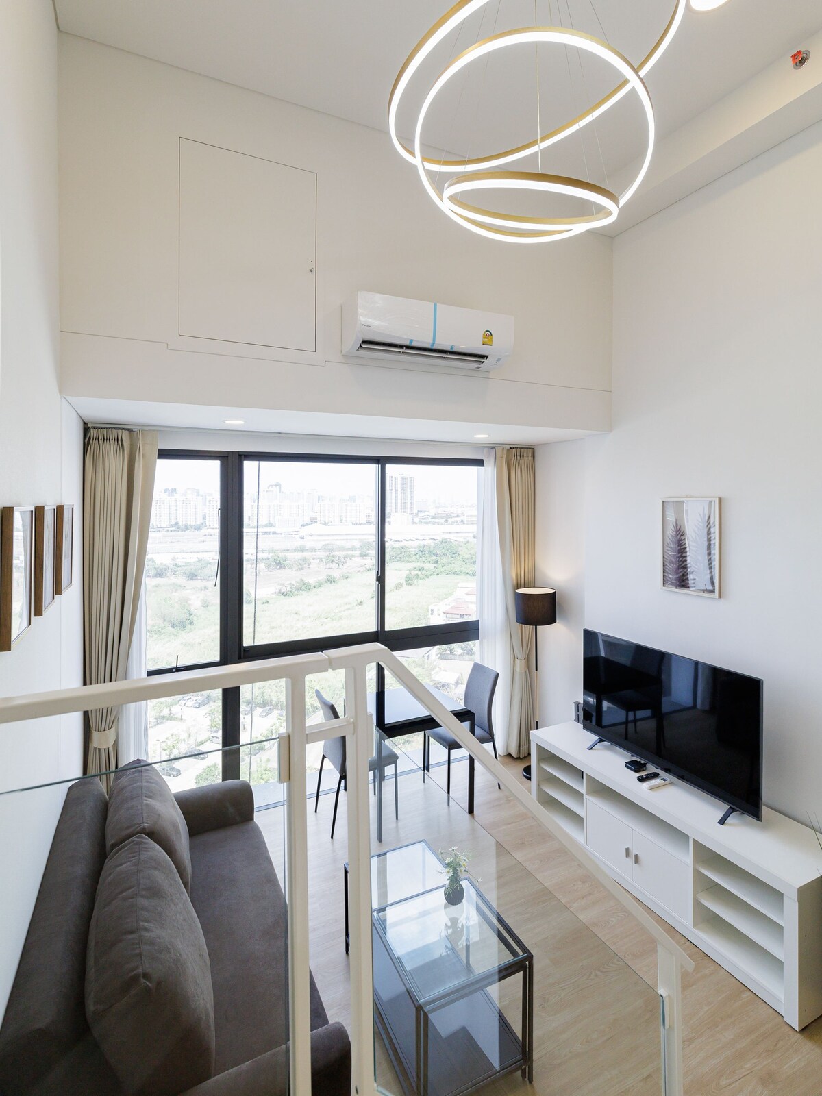 Loft apartment near RCA, downstairs is Lawson Supermarket, free Wi-Fi ...