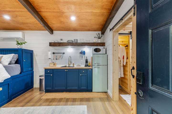 Modern Tiny Cabin, Hot Tub & Fire Pit | Blue Ridge - Blue Ridge, GA