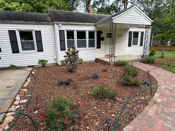 Stay On Clay! (Cary Downtown House) - Cary, NC