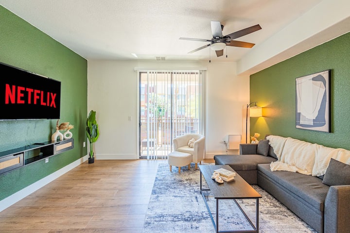 Stadium District Retreat Pool, Gym & Westgate - Glendale, AZ
