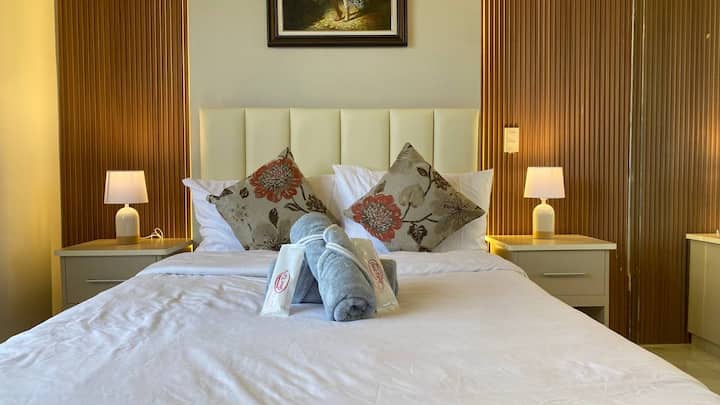 Cozy Retreat: Huge Tv, Pool, Gym & Wifi - Cebu