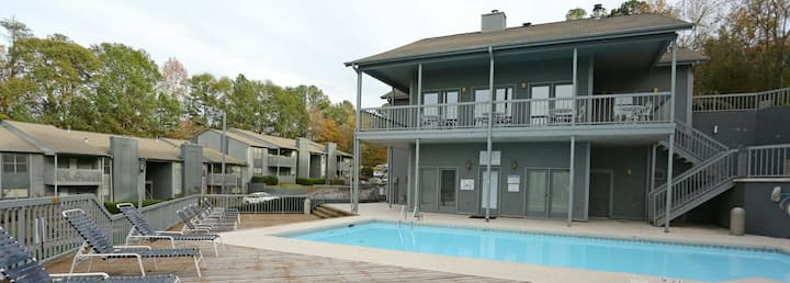 Poolside 2br W Queen Beds | Near Hospital - Hoover, AL