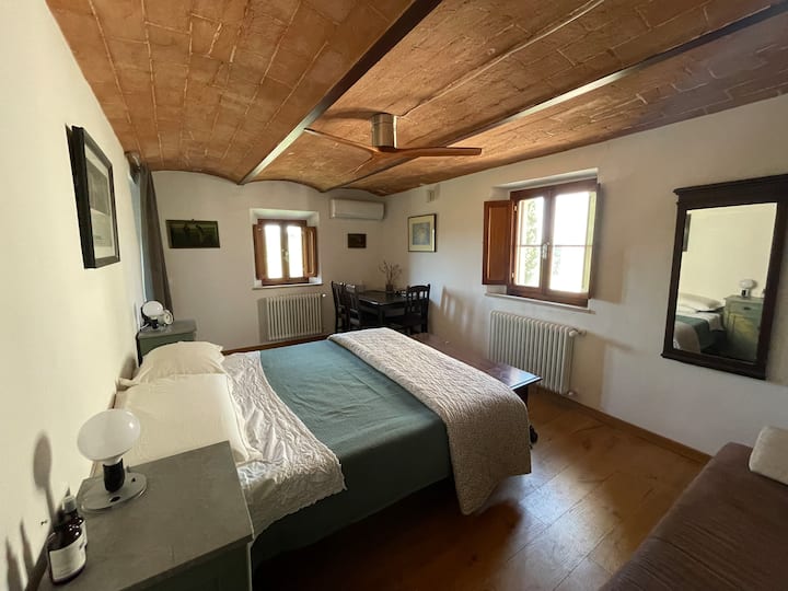 Charming Two-story Tuscan Retreat Near Volterra - Volterra